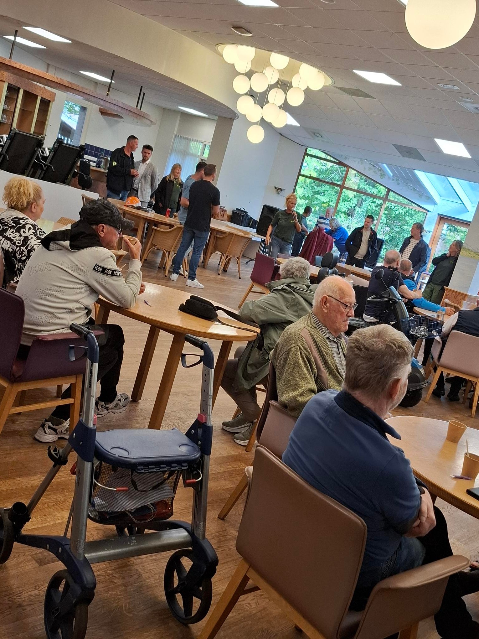 Feestelijke start verbeteronderhoud woongebouw IJsselburgh - Woonbron